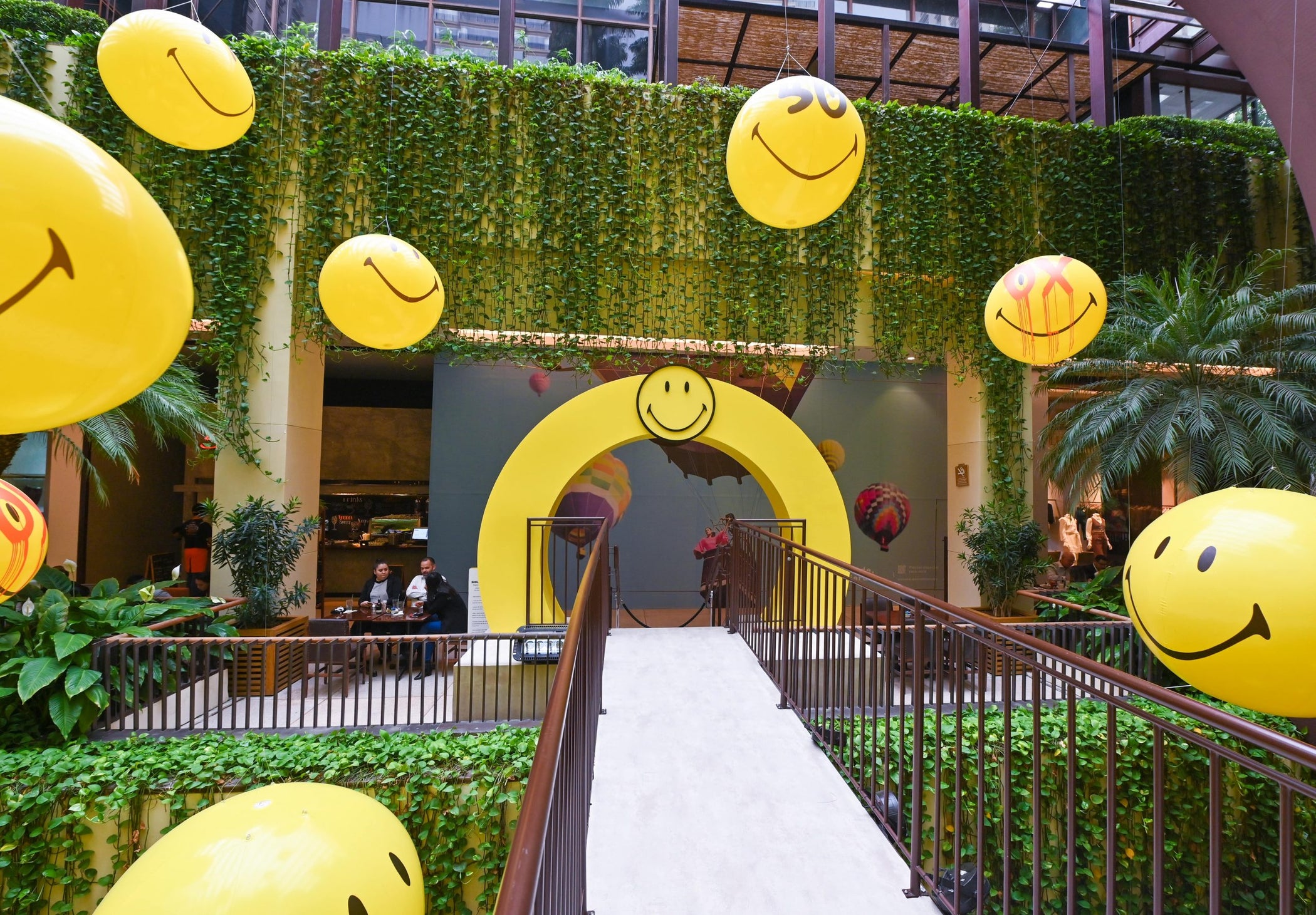 Smiley takes over malls in Brazil for fun and vibrant retail experienc