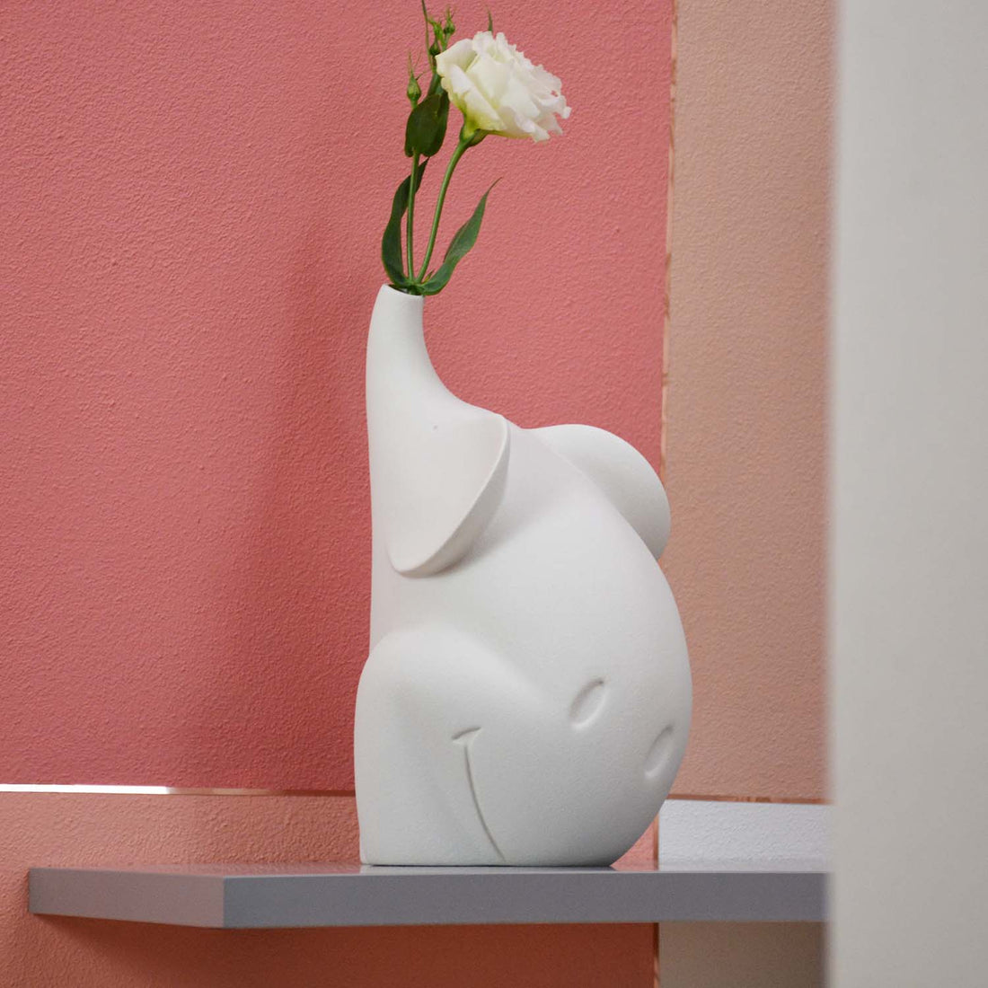 Smiley® x Lineasette Elephant Vase – Handcrafted Ceramic Art