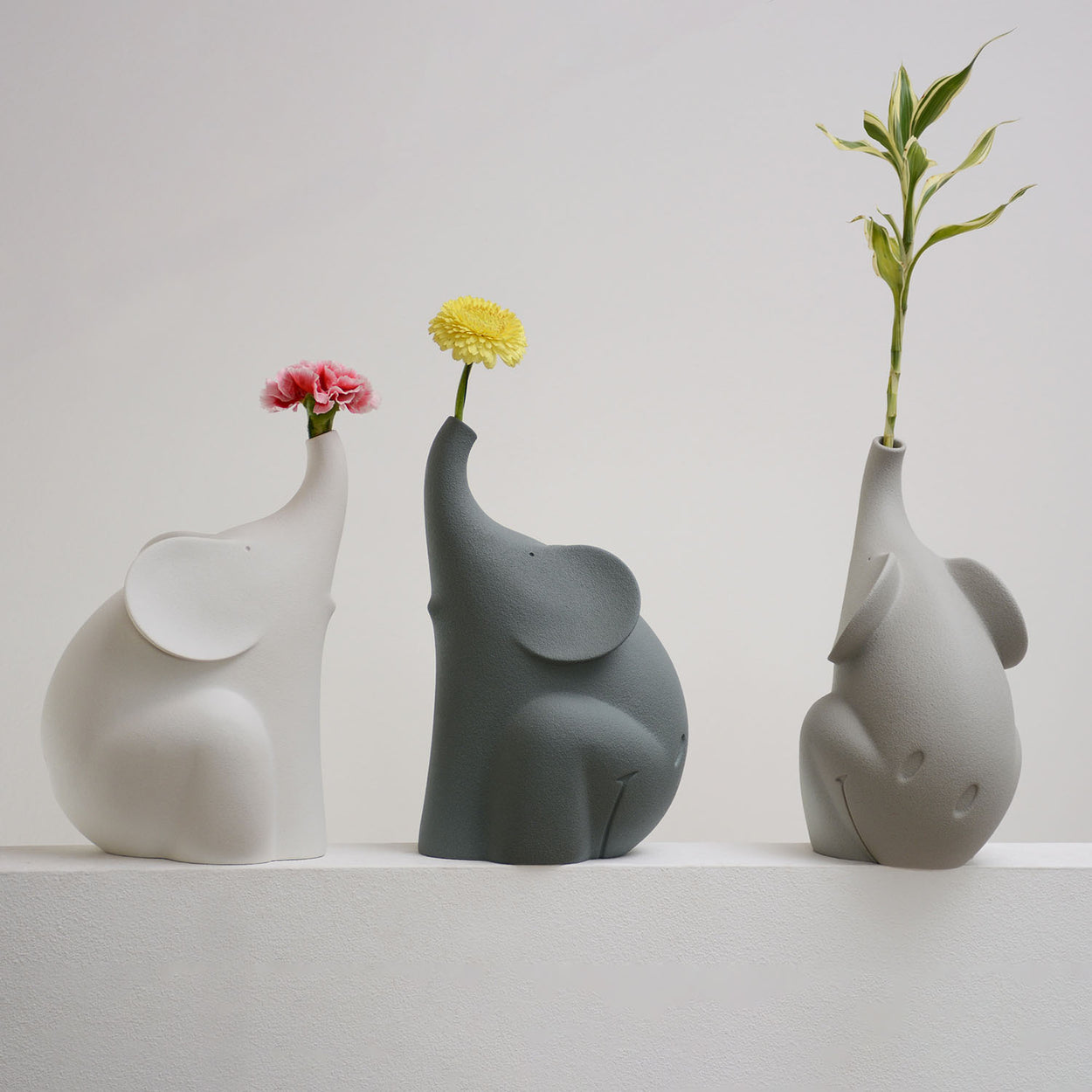 Smiley® x Lineasette Elephant Vase – Handcrafted Ceramic Art
